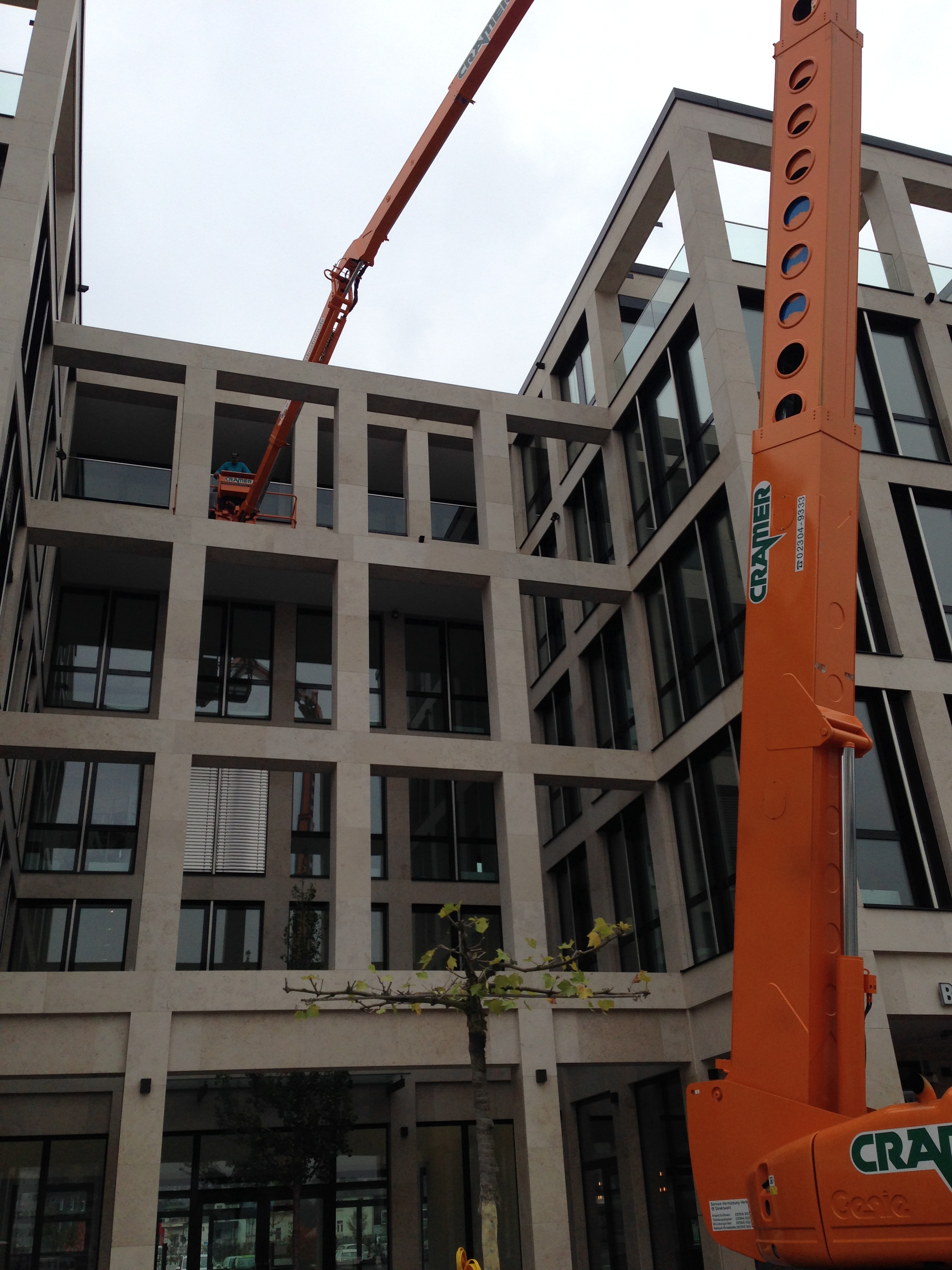 Selbstfahrende Gelenkteleskop-Arbeitsbühne SGT 43 KA II